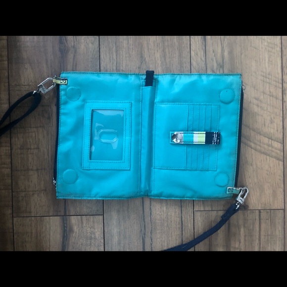 thirty-one | Bags | Thirty One Crosstown Wallet In Seastripe | Poshmark